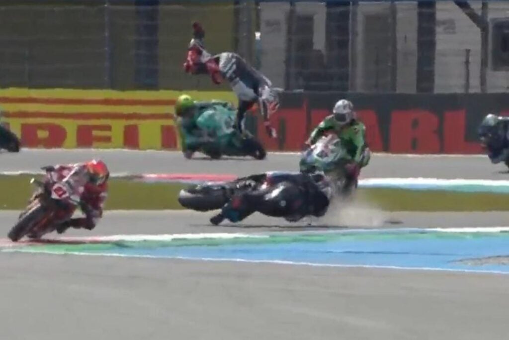 Van der Mark, highside effrayant à Assen : fémur fracturé – Vidéo ...