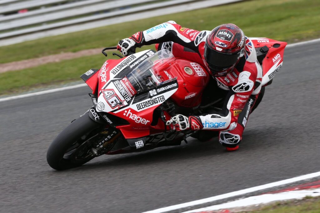 Bridewell-Irwin: BeerMonster Ducati doublé en British Superbike - Pure ...