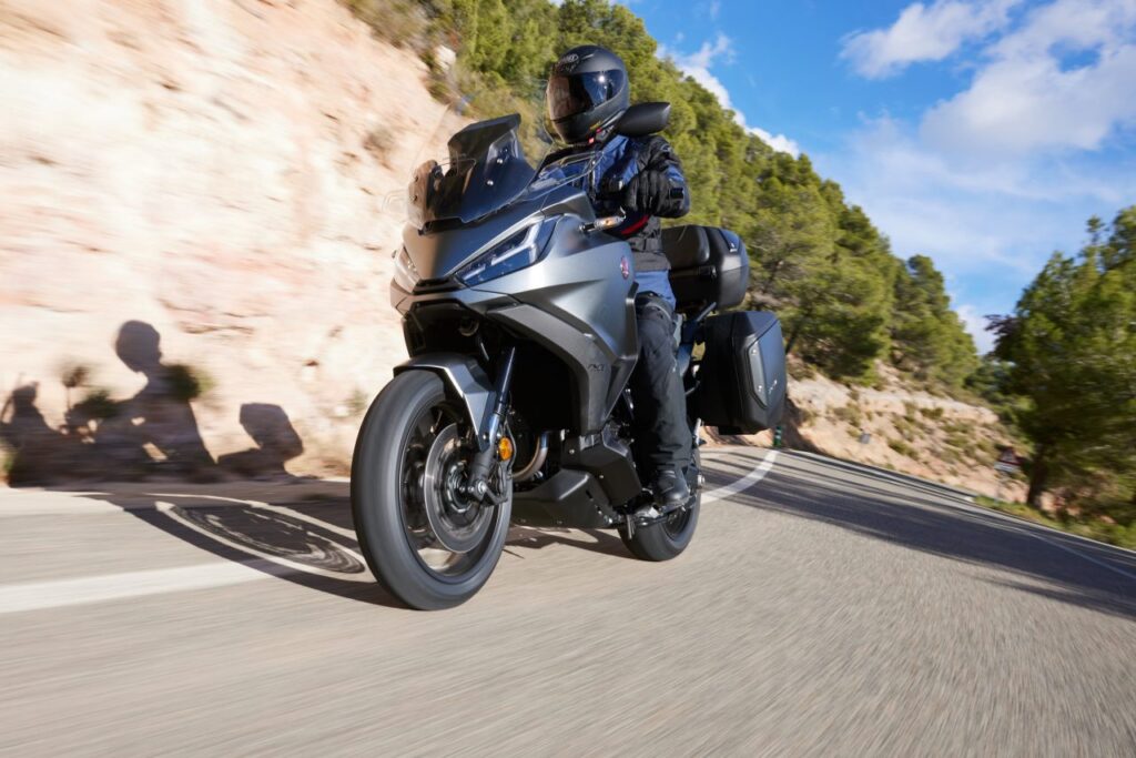 Vers l’essai : Honda NT1100, le touring qui n’était pas là… C’est de ...