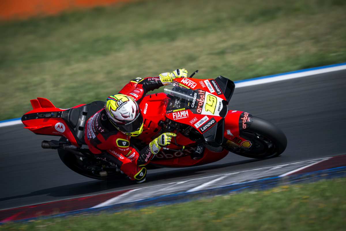 Superbike, Alvaro Bautista rijdt de Ducati MotoGP in Misano – Foto ...