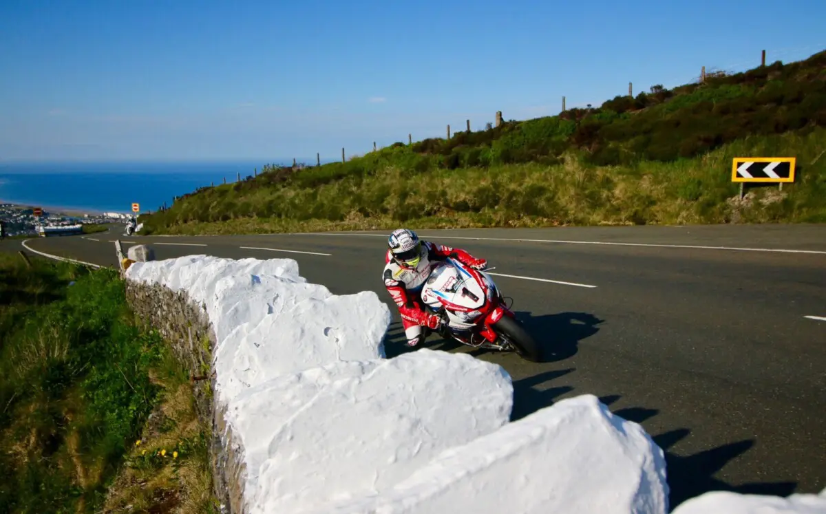 L’histoire du photographe au Tourist Trophy “Le TT est un fil qui nous ...