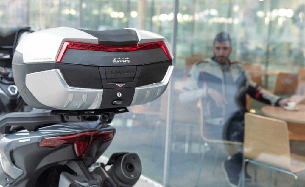 GIVI présente MAXIA 5, la nouvelle génération de valise arrière - Pure ...