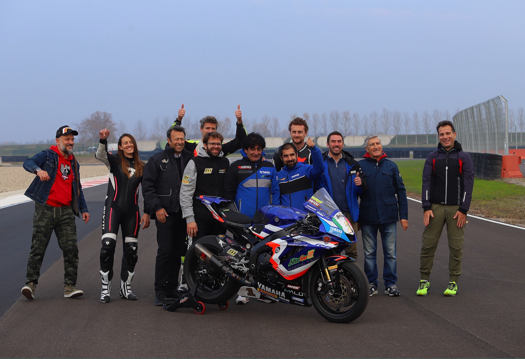 Moi, Giulia, j’ai essayé la championne italienne Yamaha R6 de l’équipe ...