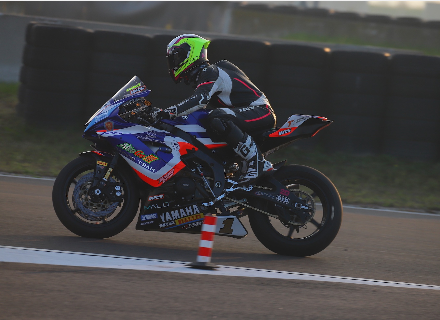 Moi, Giulia, j’ai essayé la championne italienne Yamaha R6 de l’équipe ...