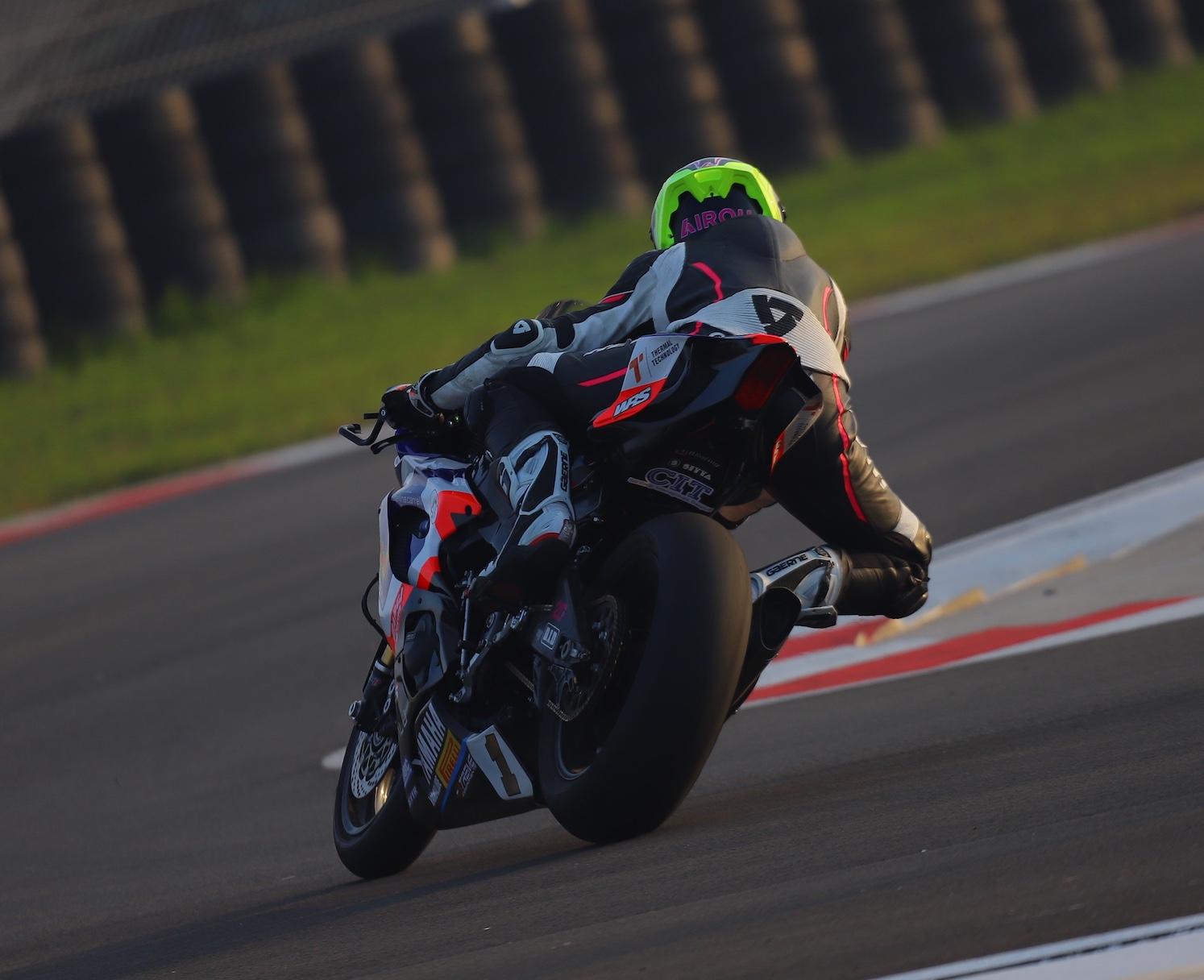 Moi, Giulia, j’ai essayé la championne italienne Yamaha R6 de l’équipe ...