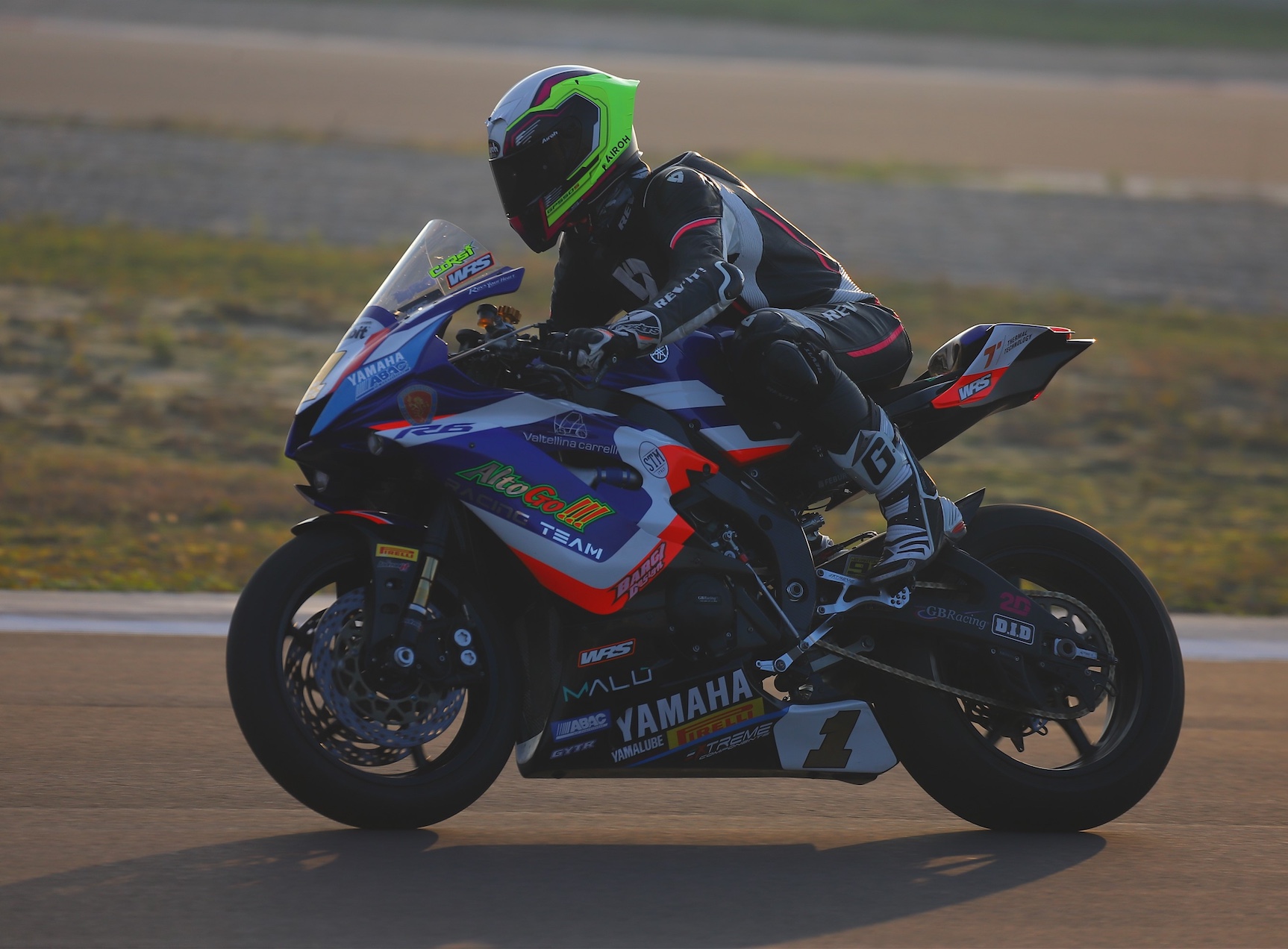 Moi, Giulia, j’ai essayé la championne italienne Yamaha R6 de l’équipe ...