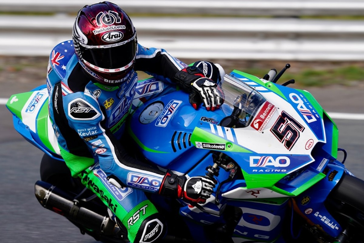 DAO Kawasaki double en British Superbike avec Brayden Elliott - Pure GP ...