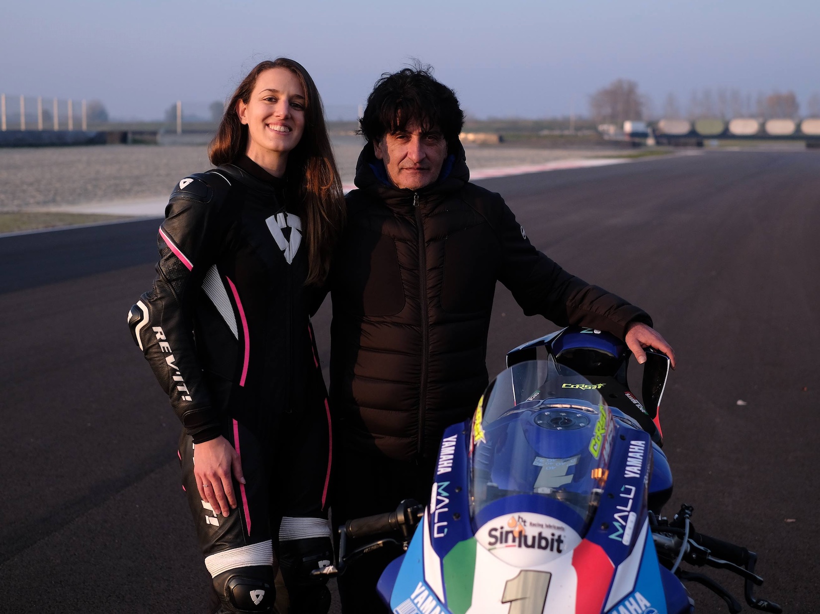 Moi, Giulia, j’ai essayé la championne italienne Yamaha R6 de l’équipe ...