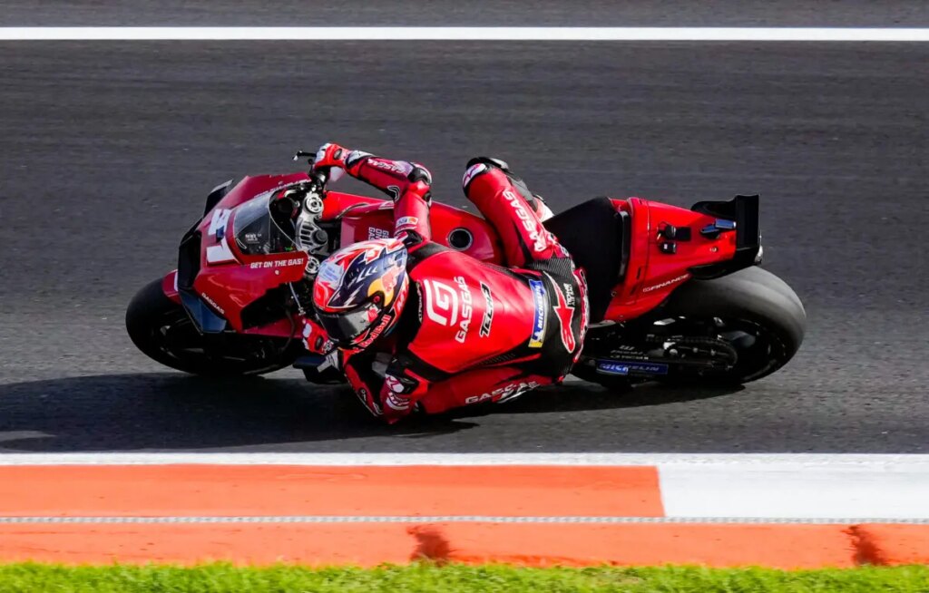 MotoGP, Pedro Acosta « Aide de Pedrosa pour éviter de faire des erreurs ...