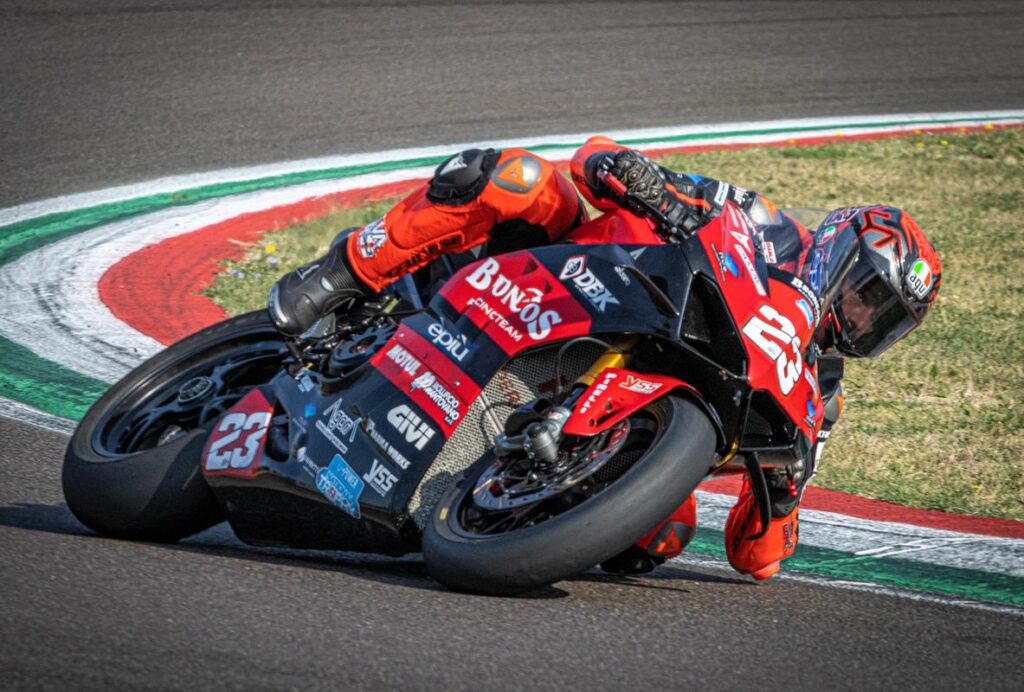 Luca Salvadori attaque le Trophée National avec les Broncos Ducati ...