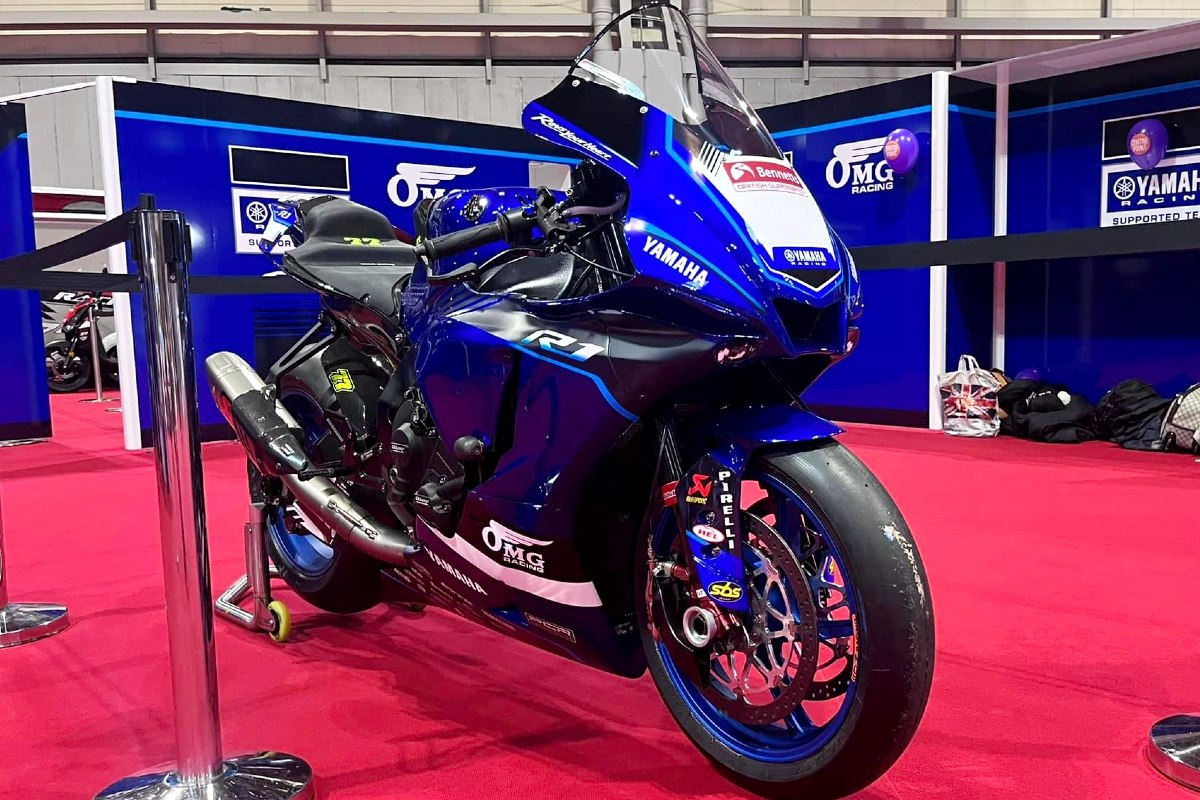 OMG Racing Yamaha en bleu pour le British Superbike 2024 - Pure GP Race