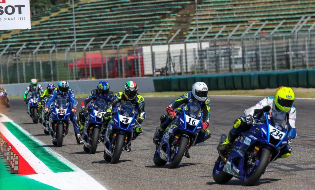 Yamaha R7 Cup Italia : le calendrier 2024 officialisé - Pure GP Race