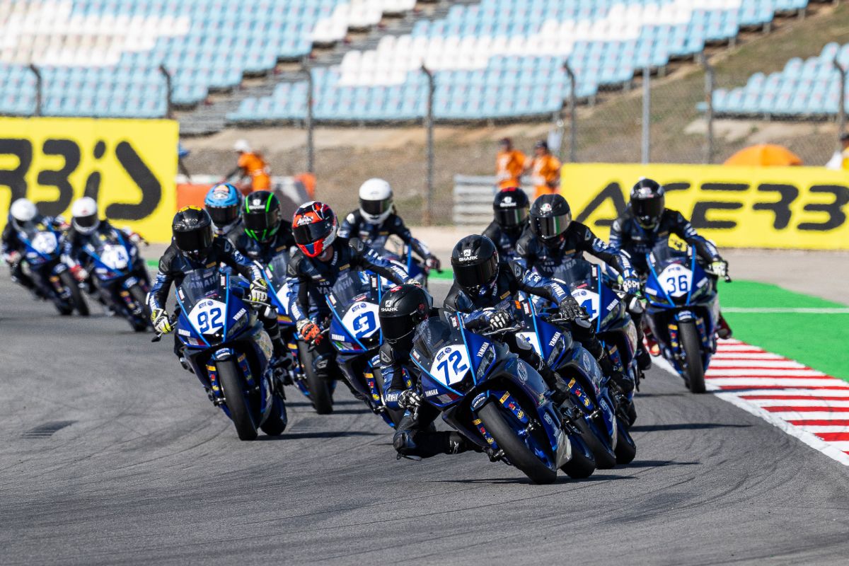 La Yamaha R3 bLU cRU devient Coupe du Monde sous l’égide de la FIM ...