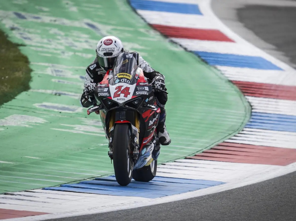 Superbike Assen, course 1 : Spinelli quelle surprise ! Le double pari ...