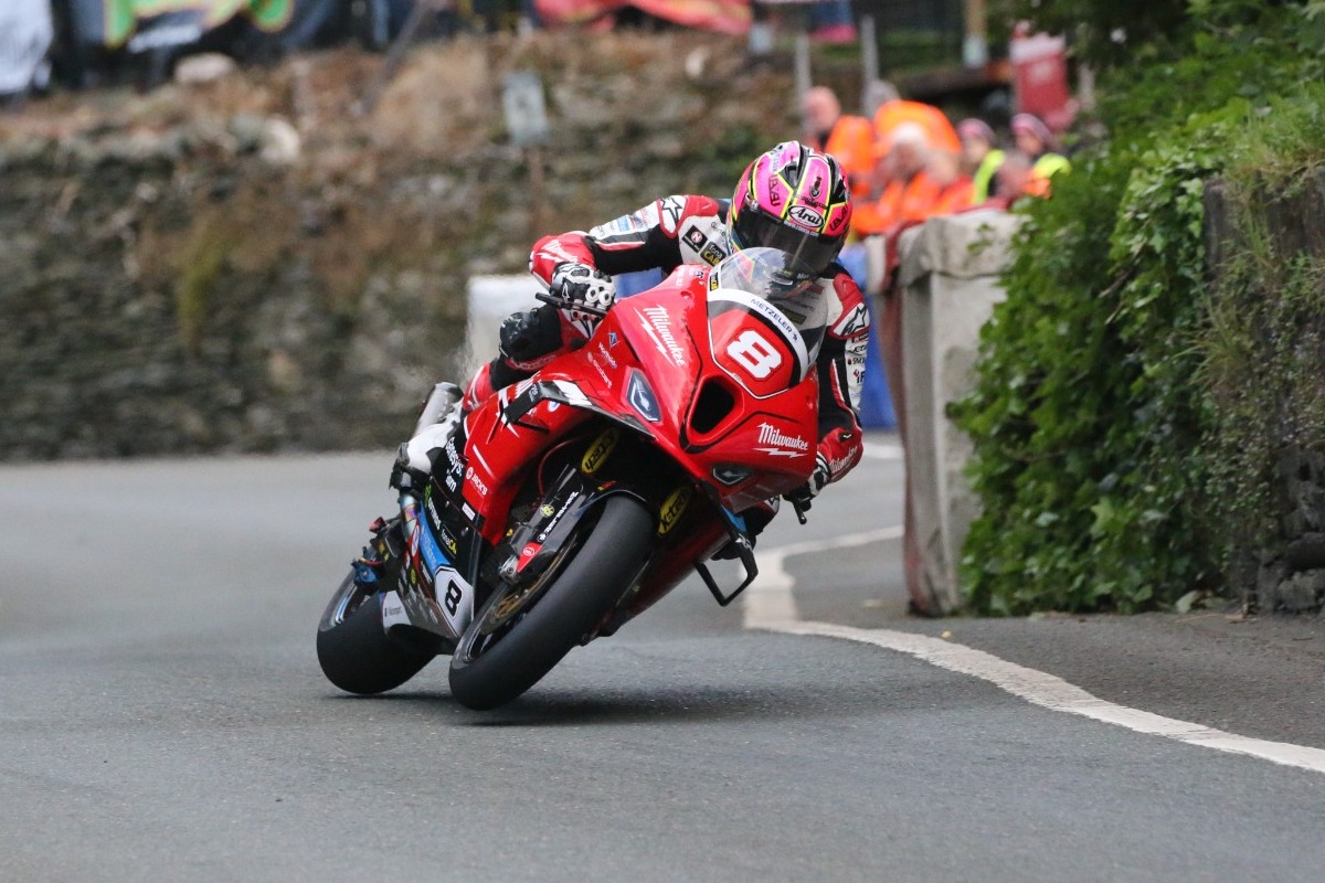 Enfin Davey Todd : première victoire Superstock au TT 2024 - Pure GP Race